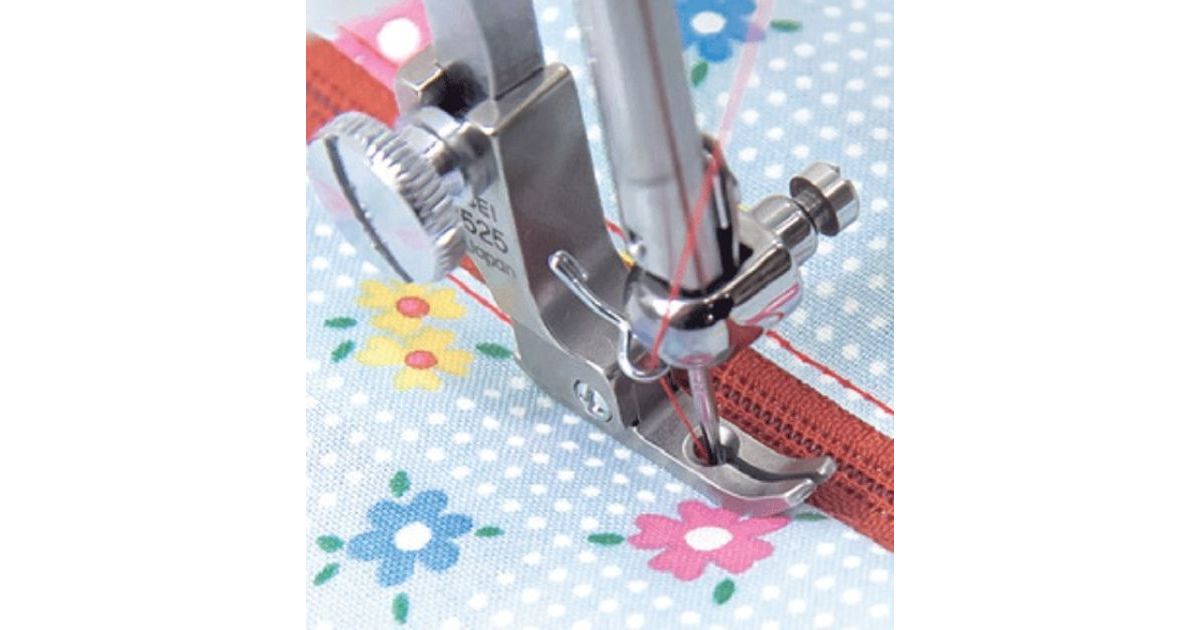 Juki Hinged Zipper Foot (2.5mm)
