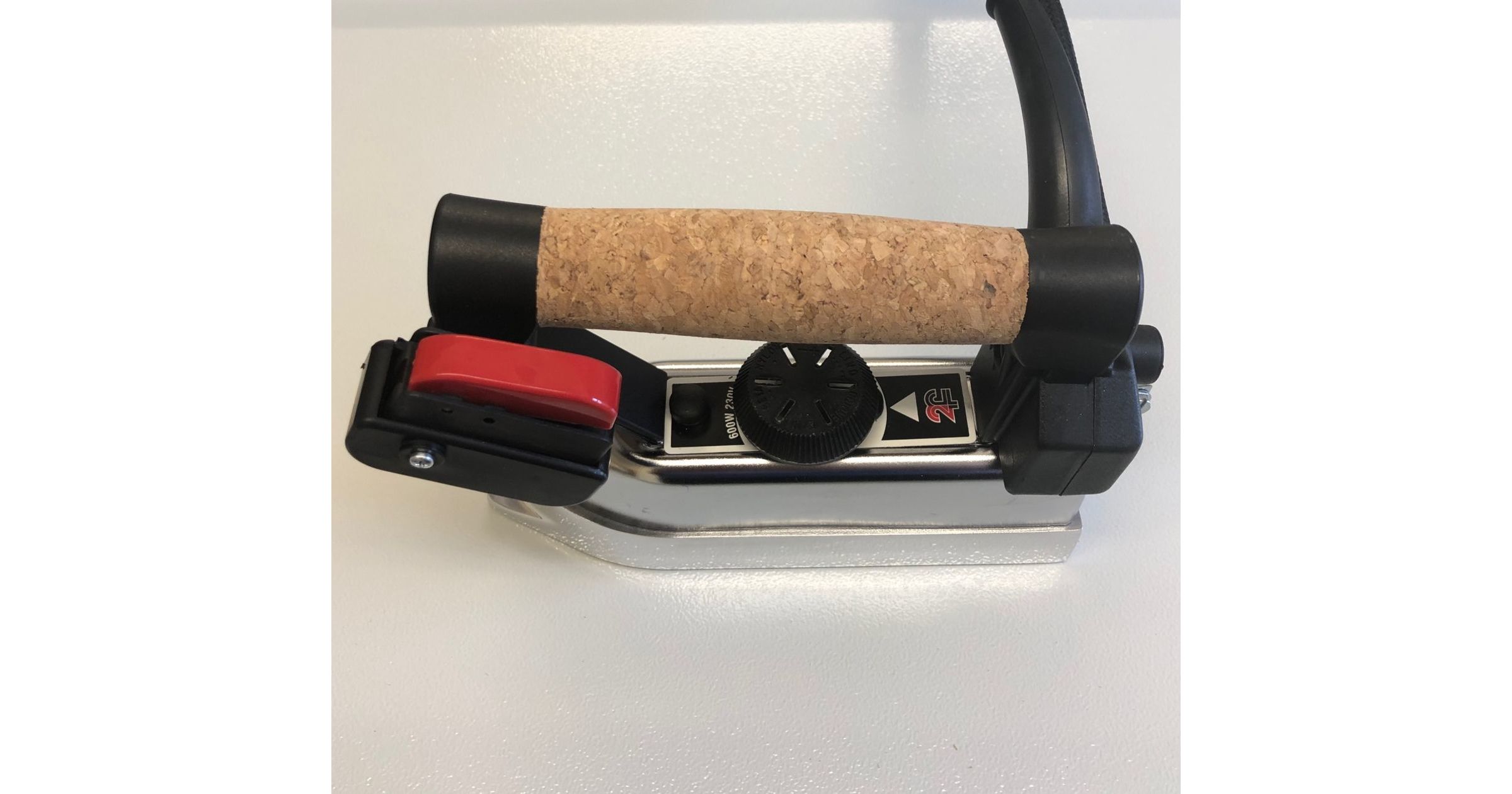 Comel narrow 1.2kg steam iron